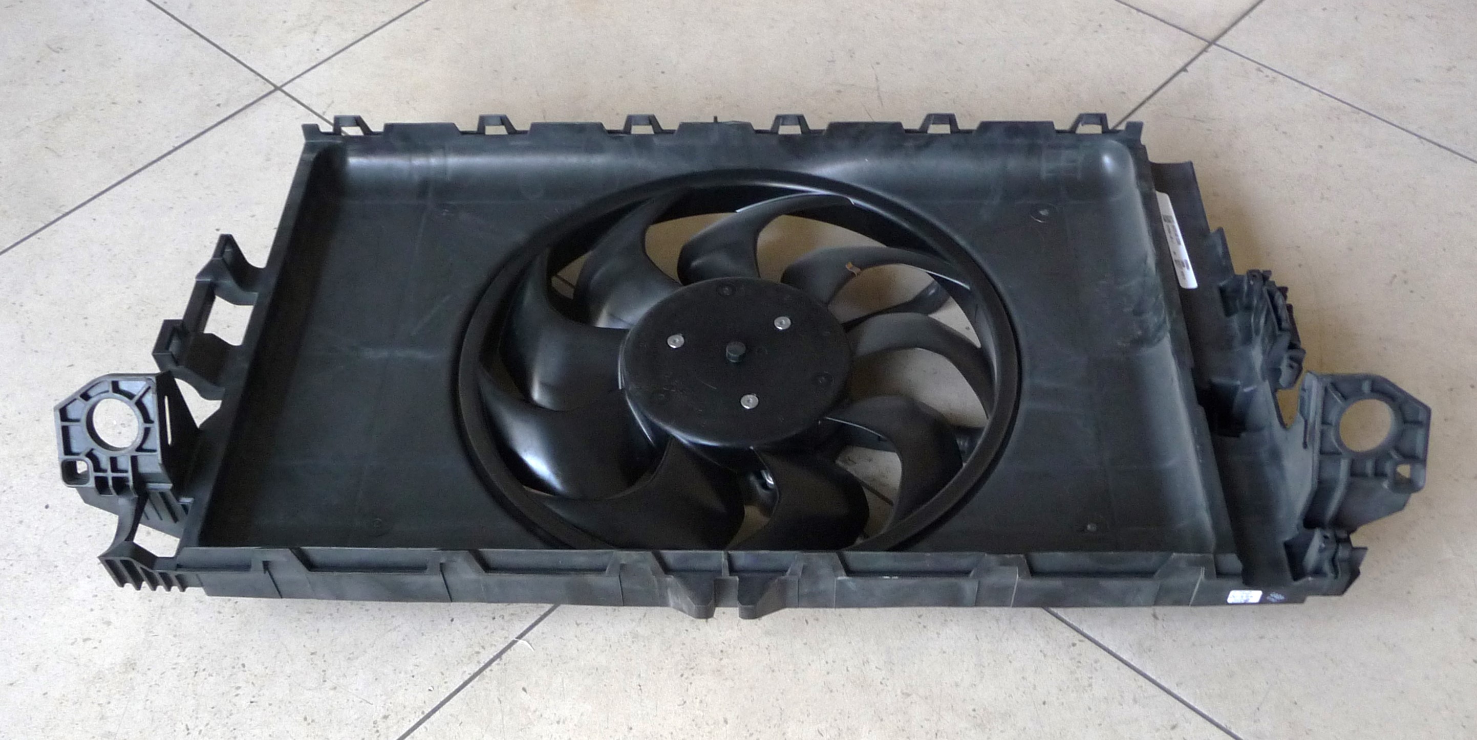 2017-2021 Tesla Model 3 Cooling Radiator Fan Motor w/ Shroud 1077084-00 ...