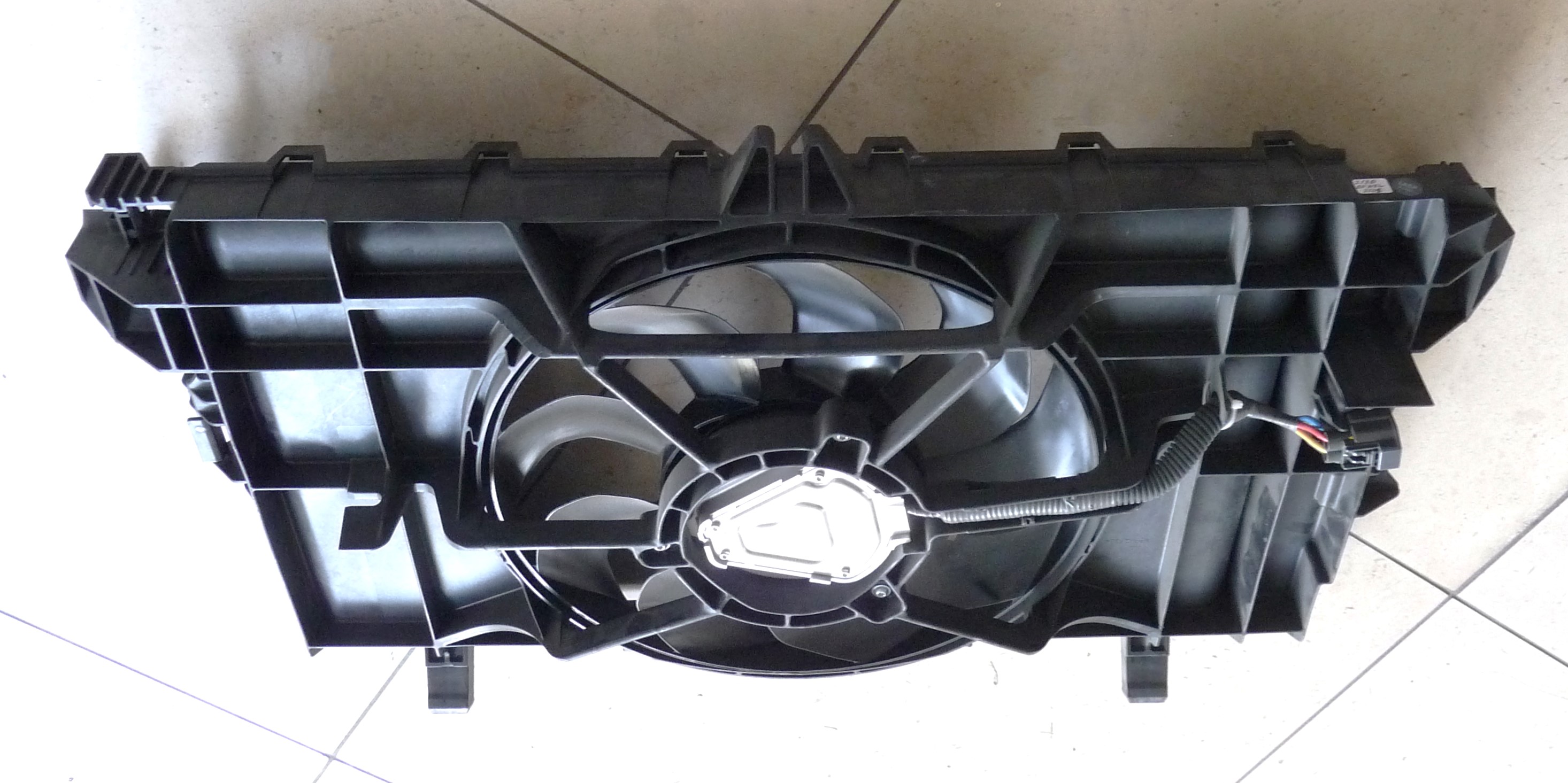 2017-2021 Tesla Model 3 Cooling Radiator Fan Motor w/ Shroud 1077084-00 ...