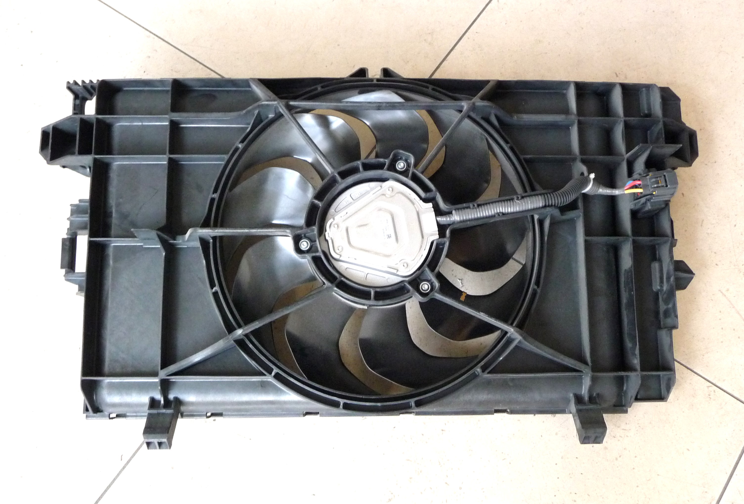 2017-2021 Tesla Model 3 Cooling Radiator Fan Motor w/ Shroud 1077084-00 ...