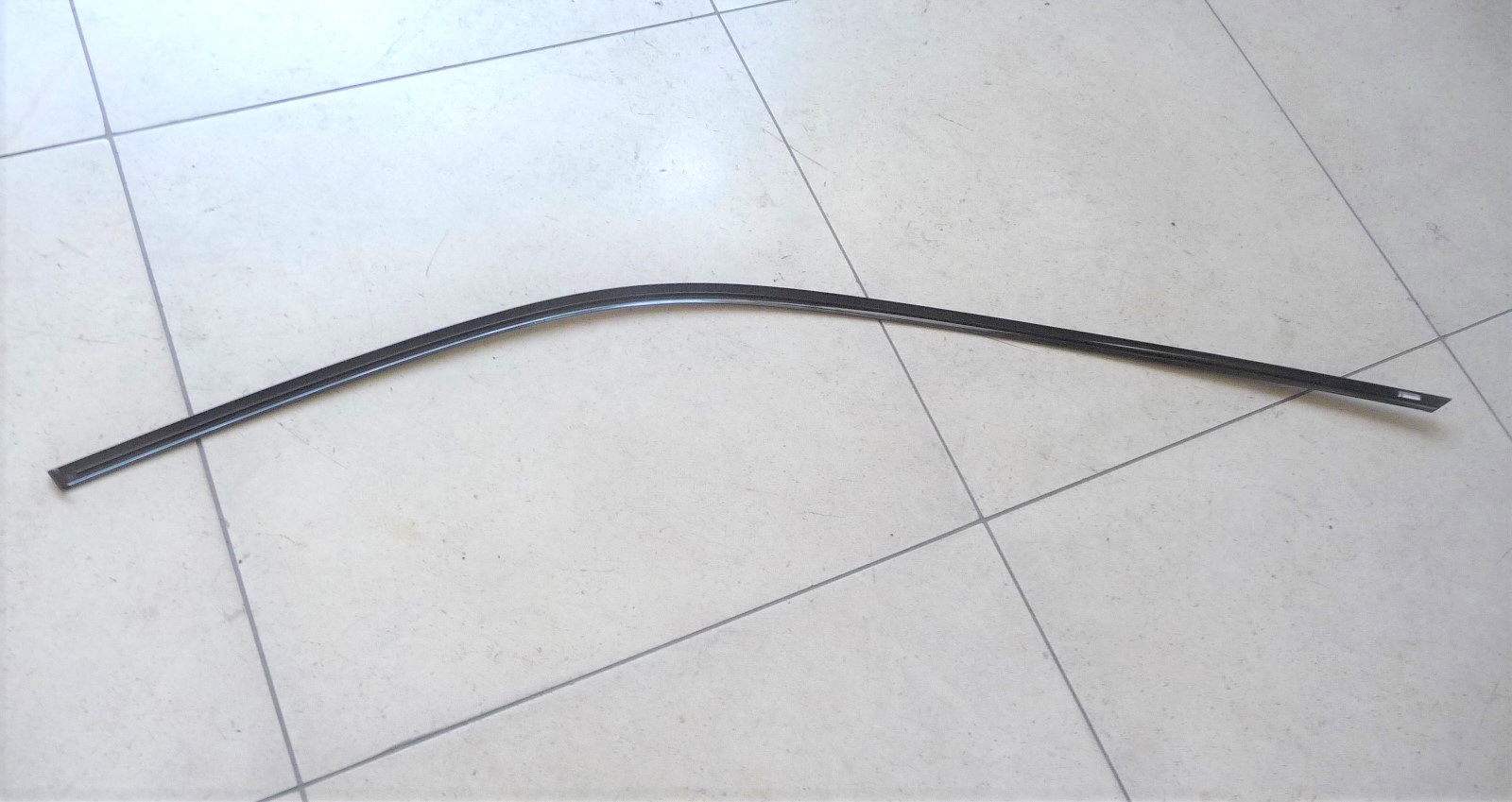 18-19 Rolls-Royce Cullinan Front Left Door Window Frame Cover ...