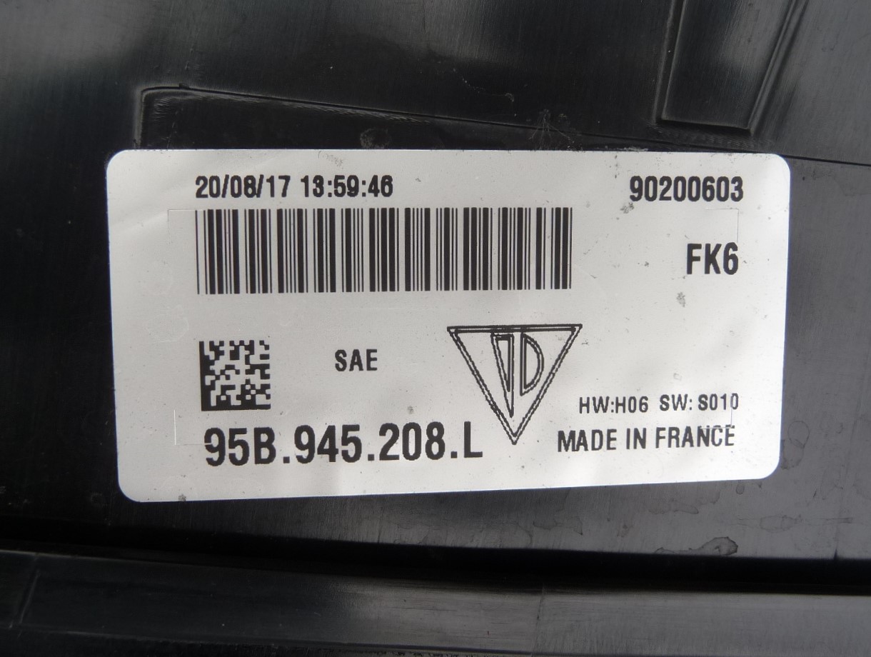 2019-2023 Porsche Macan Rear Light Reflector Panel 95B945208L OEM A1 ...