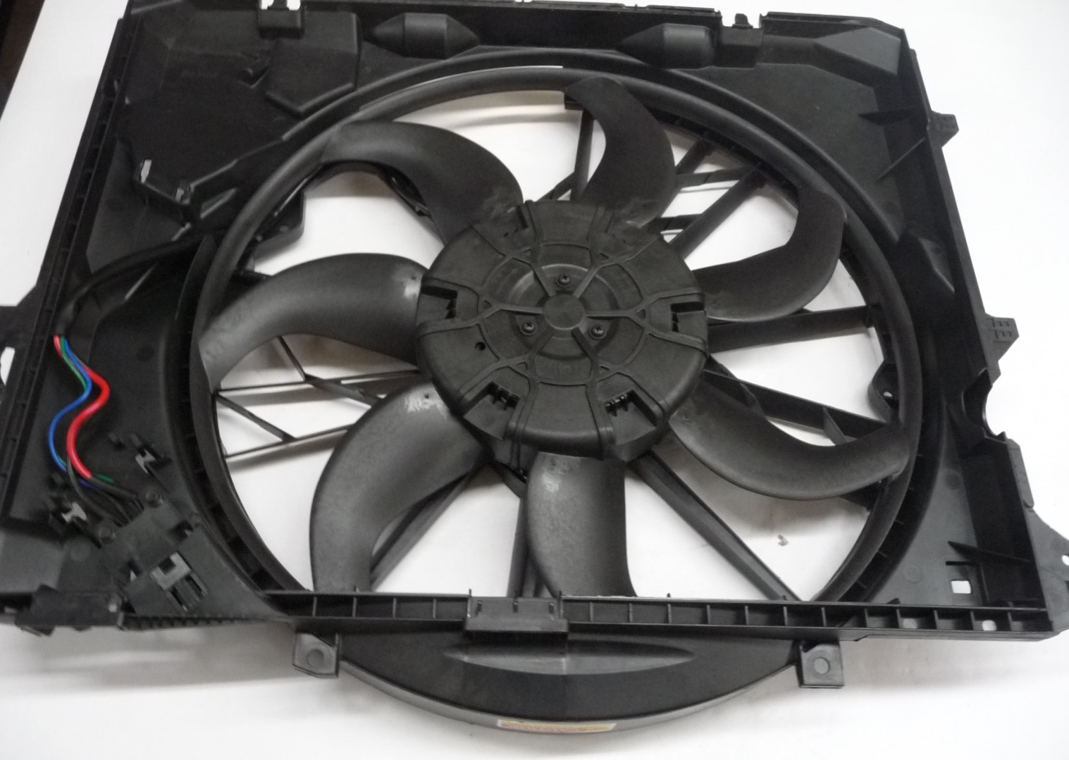 2007-2013 BMW 128i 328i Engine Cooling Fan Assembly 17425A3F107 OEM A1 ...