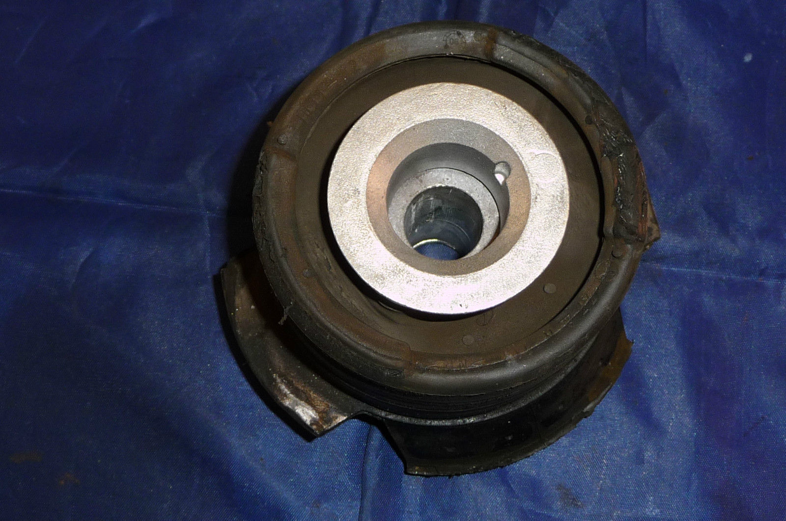 Mercedes Benz W164 Rubber Mounting A 1643510042 OEM OE | LA Global Parts