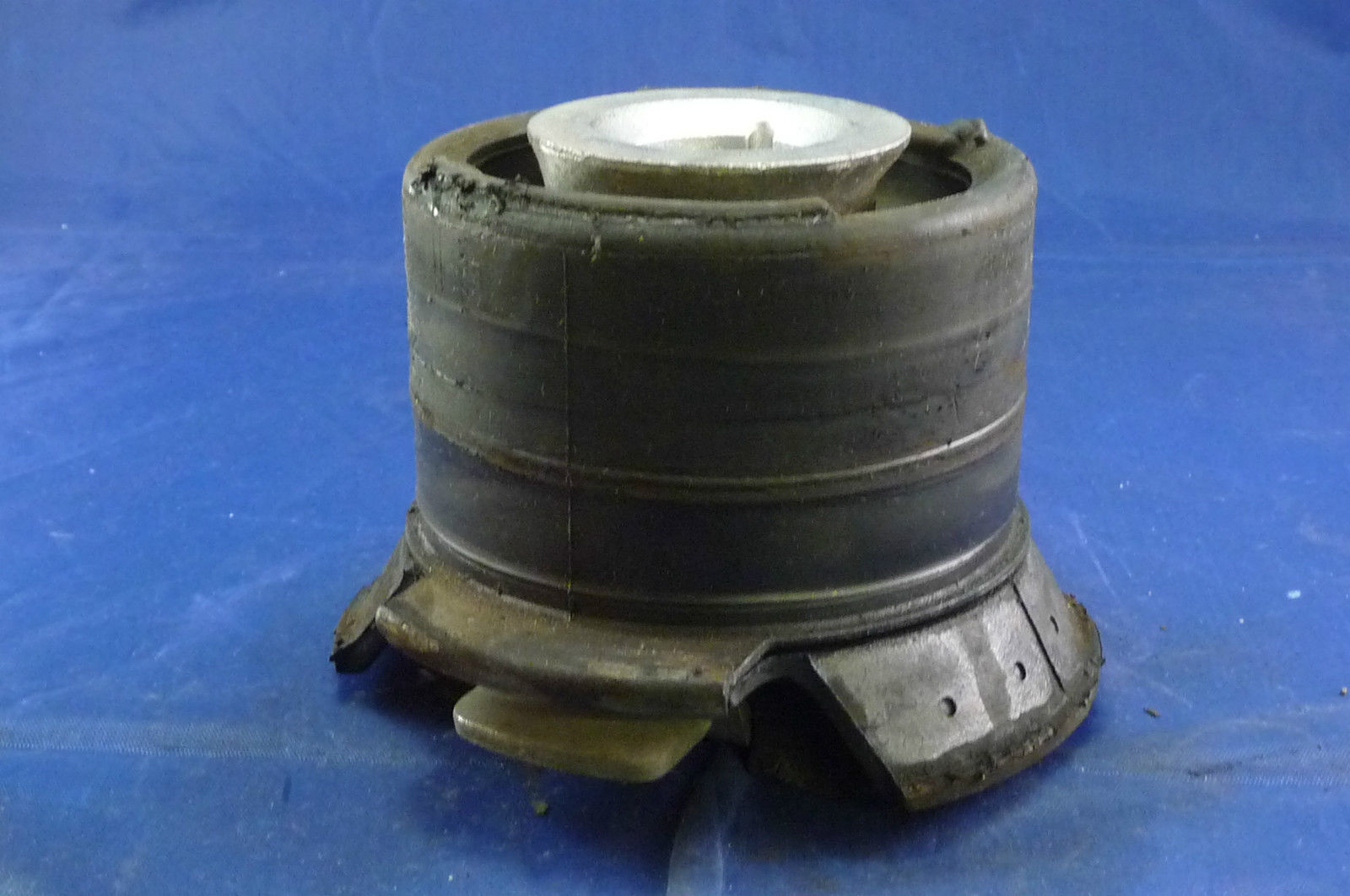 Mercedes Benz W164 Rubber Mounting A 1643510042 OEM OE | LA Global Parts