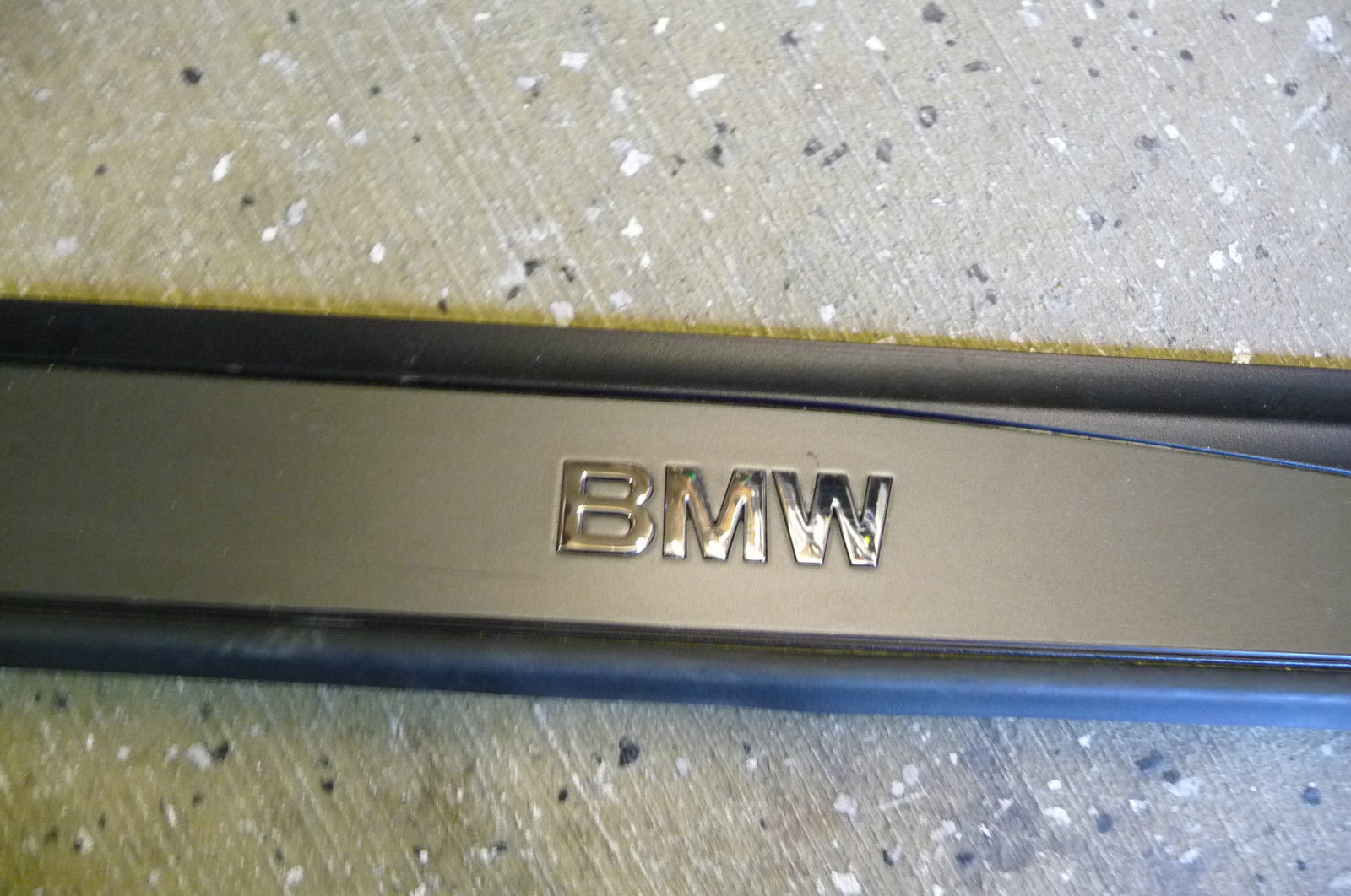 BMW 5 Series Front Left Entrance Cover SCHWARZ 51477034303 OEM OE | LA ...