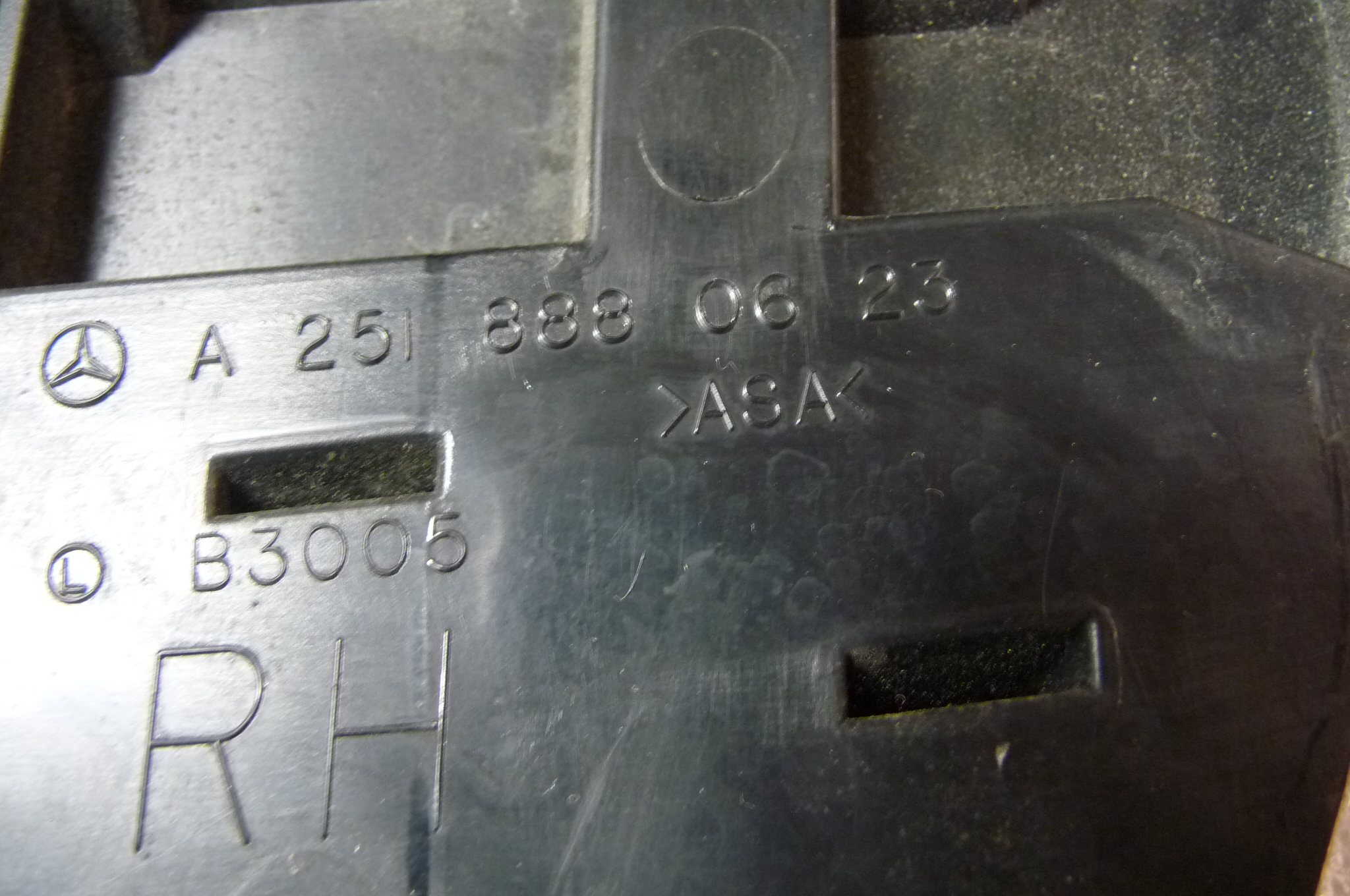 Mercedes Benz R350 Front Radiator Grille Grill 2518800183 9776 OEM OE ...